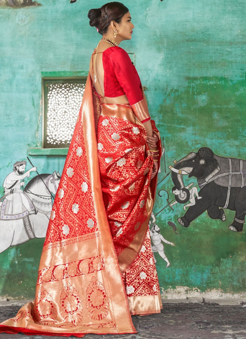 Buy Weaving Red Traditional Saree Online