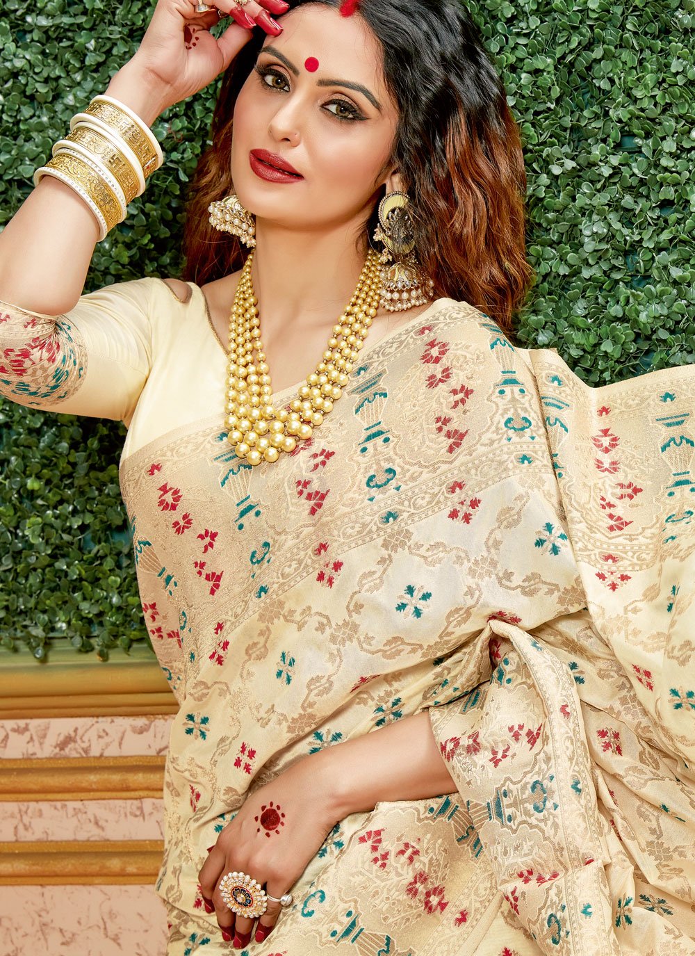 Buy Online Classic Saree Weaving Art Silk in Beige : 156112