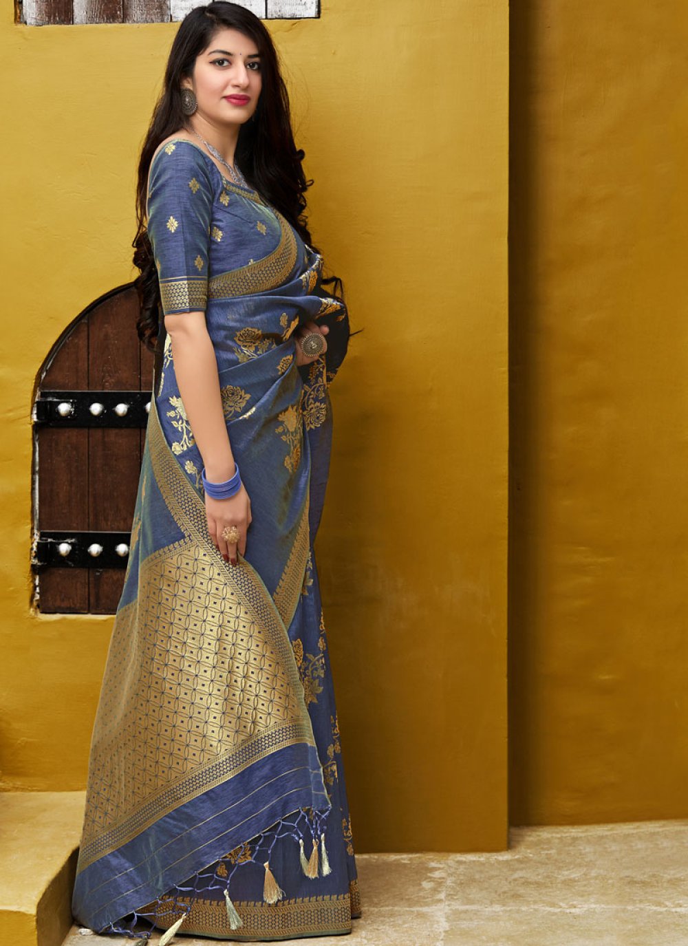 Buy Silk Saree Weaving Silk in Grey : 140829