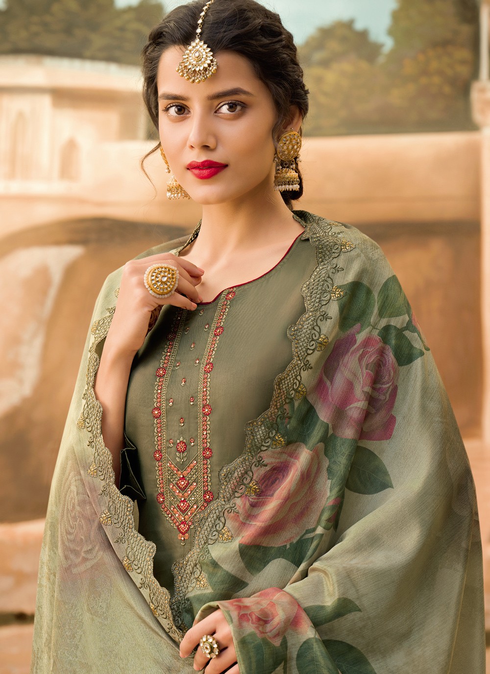 Shop Embroidered Silk Designer Pakistani Suit Online : 178656