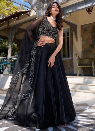 Lehenga Cholis : Buy Latest Lehengas, Chaniya Cholis & Ghagra Chunari ...