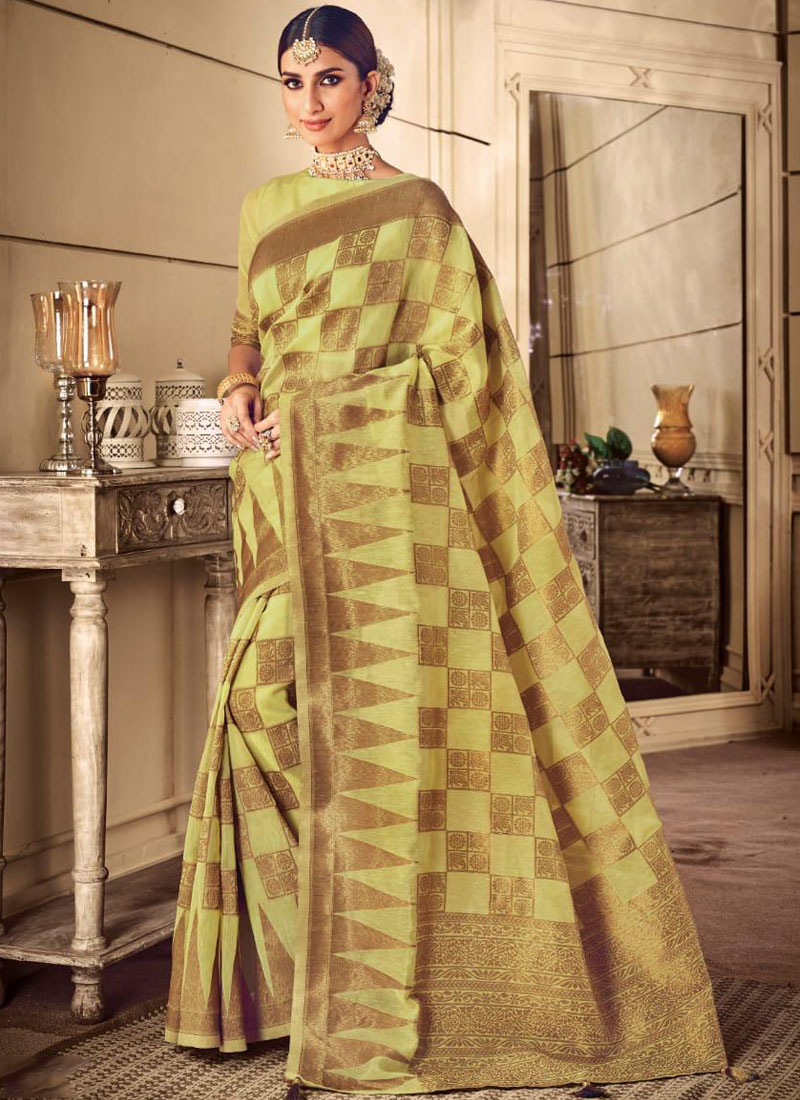 Buy Traditional Saree For Party : 131151