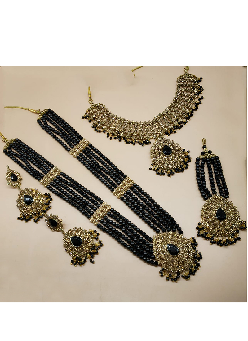 Buy Necklace Set Stone Work in Gold Online