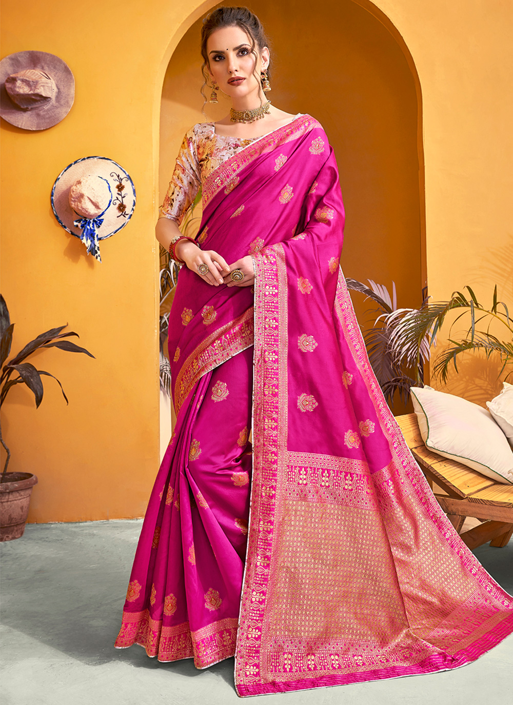 Buy Pink Weaving Silk Contemporary Saree Online : 156483