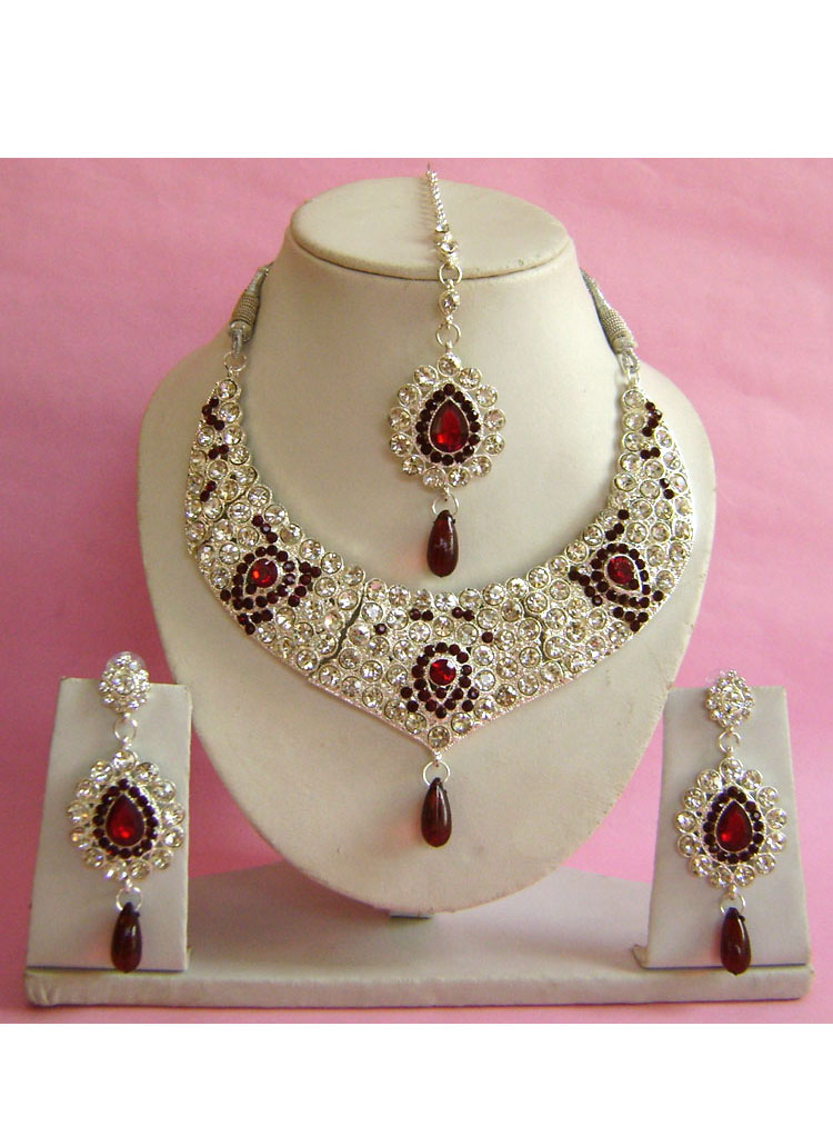 Buy Gold Color Necklace Set Online : 181102