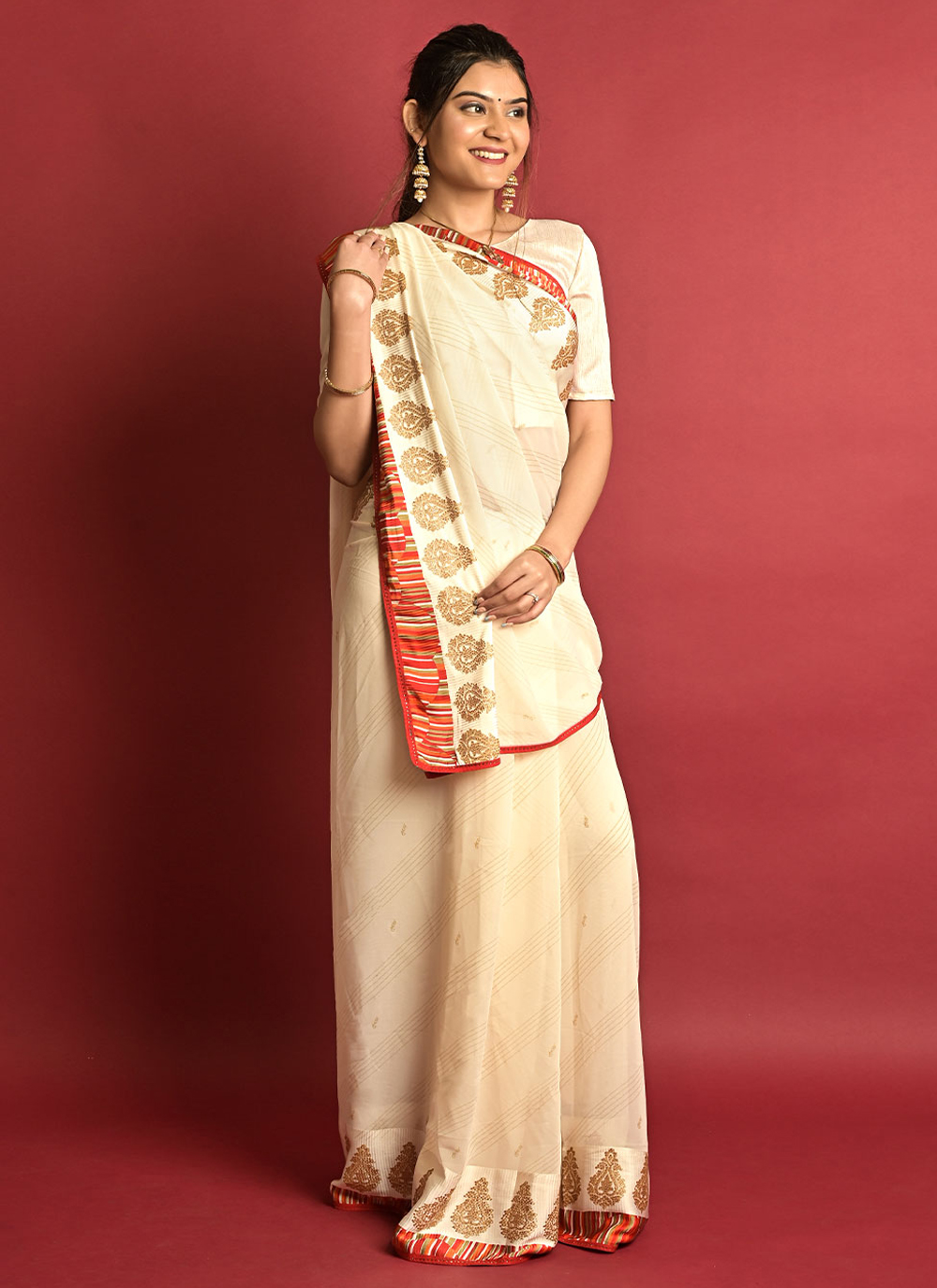 Shop Off White Zari Georgette Classic Saree Online : 233390