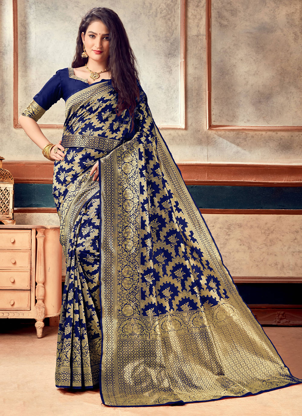 Buy Online Classic Saree Weaving Silk in Navy Blue : 256461