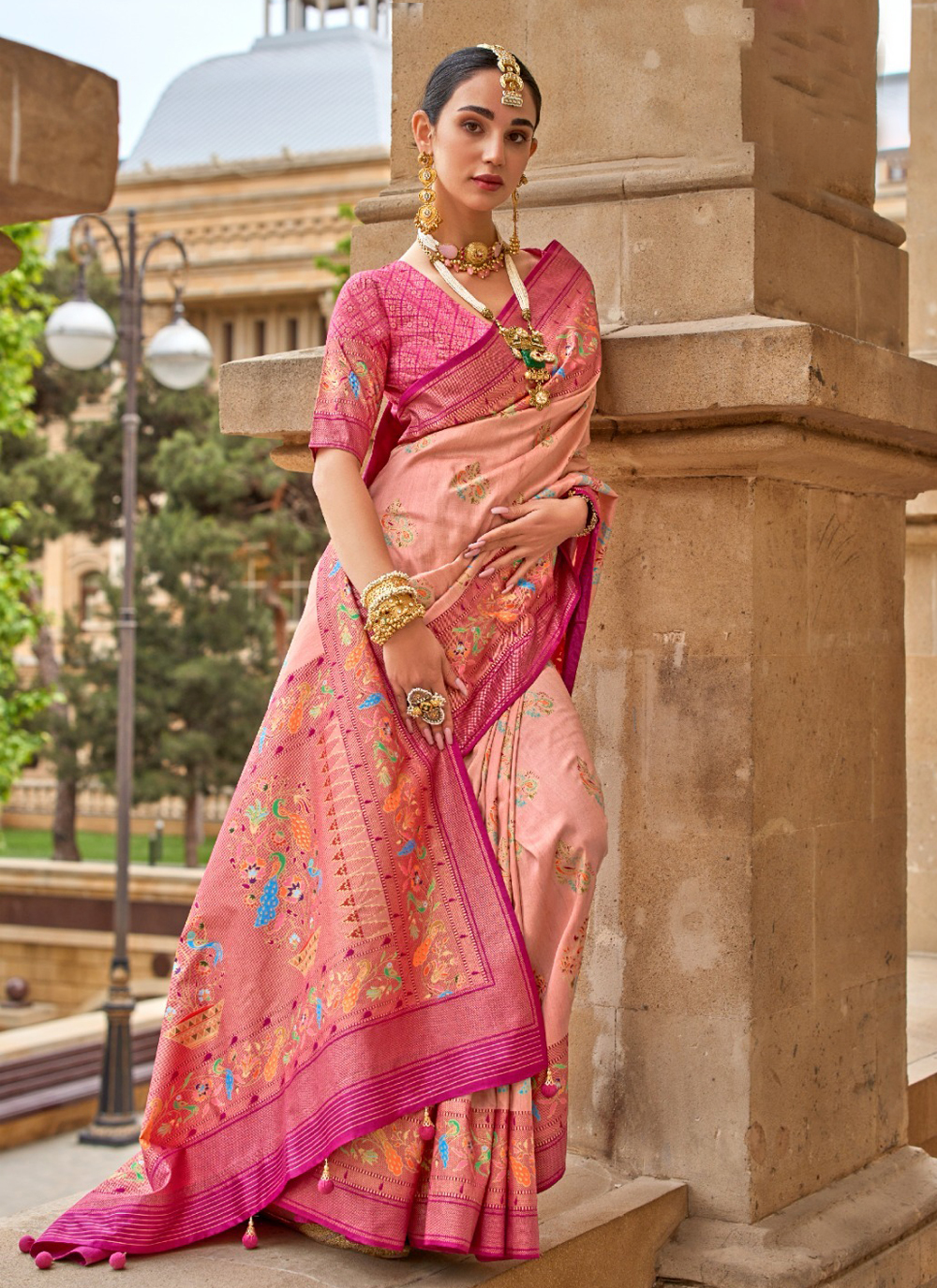 Buy Pink Weaving Contemporary Saree Online : 267562