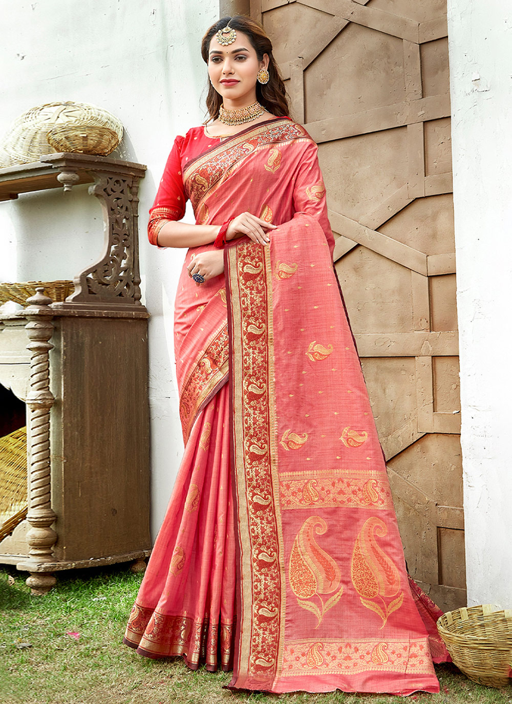 Buy Pink Weaving Silk Classic Saree Online : 253784